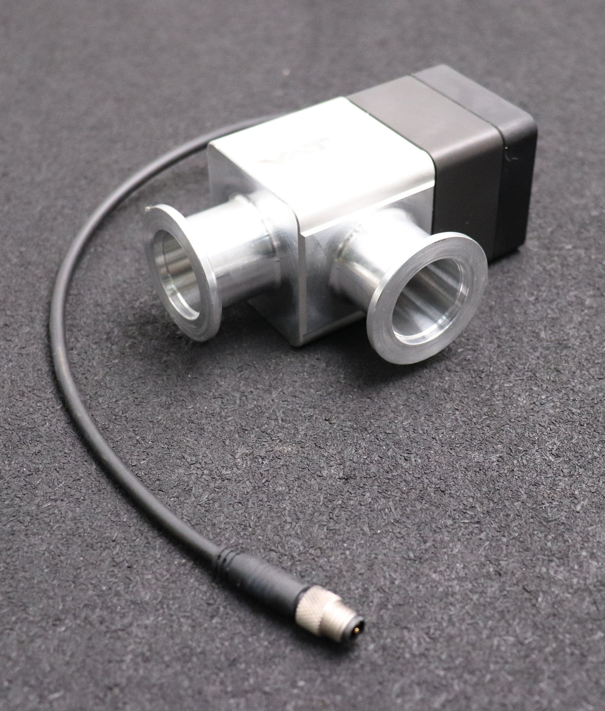 VAT Vakuum Eckventil mit Sensor-Steckverbinder Fabr.Nr. 26428-KA21-BMC ...