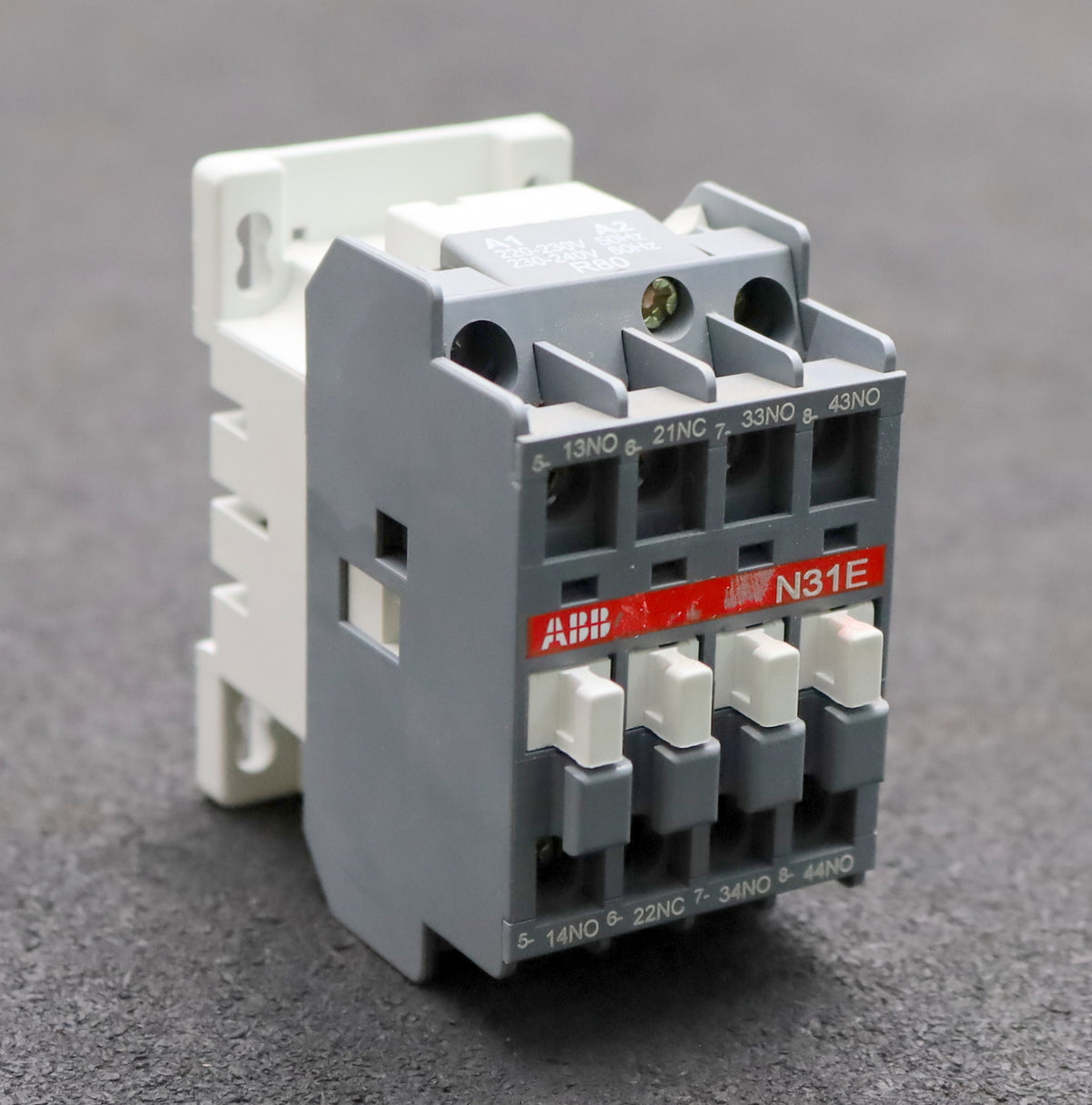 ABB Hilfsschütz N31E Ui=690VAC Ith-16A gebraucht — happy-parts.de