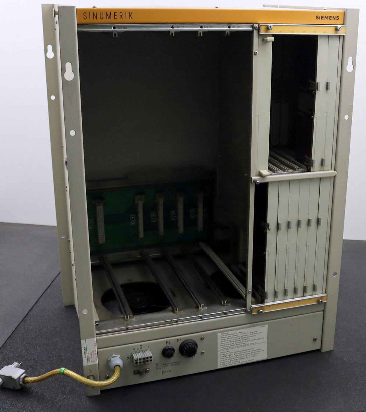 SIEMENS SINUMERIK 8M Rack 6FC3381-0HA-Z Nr. A 467385 ohne ...